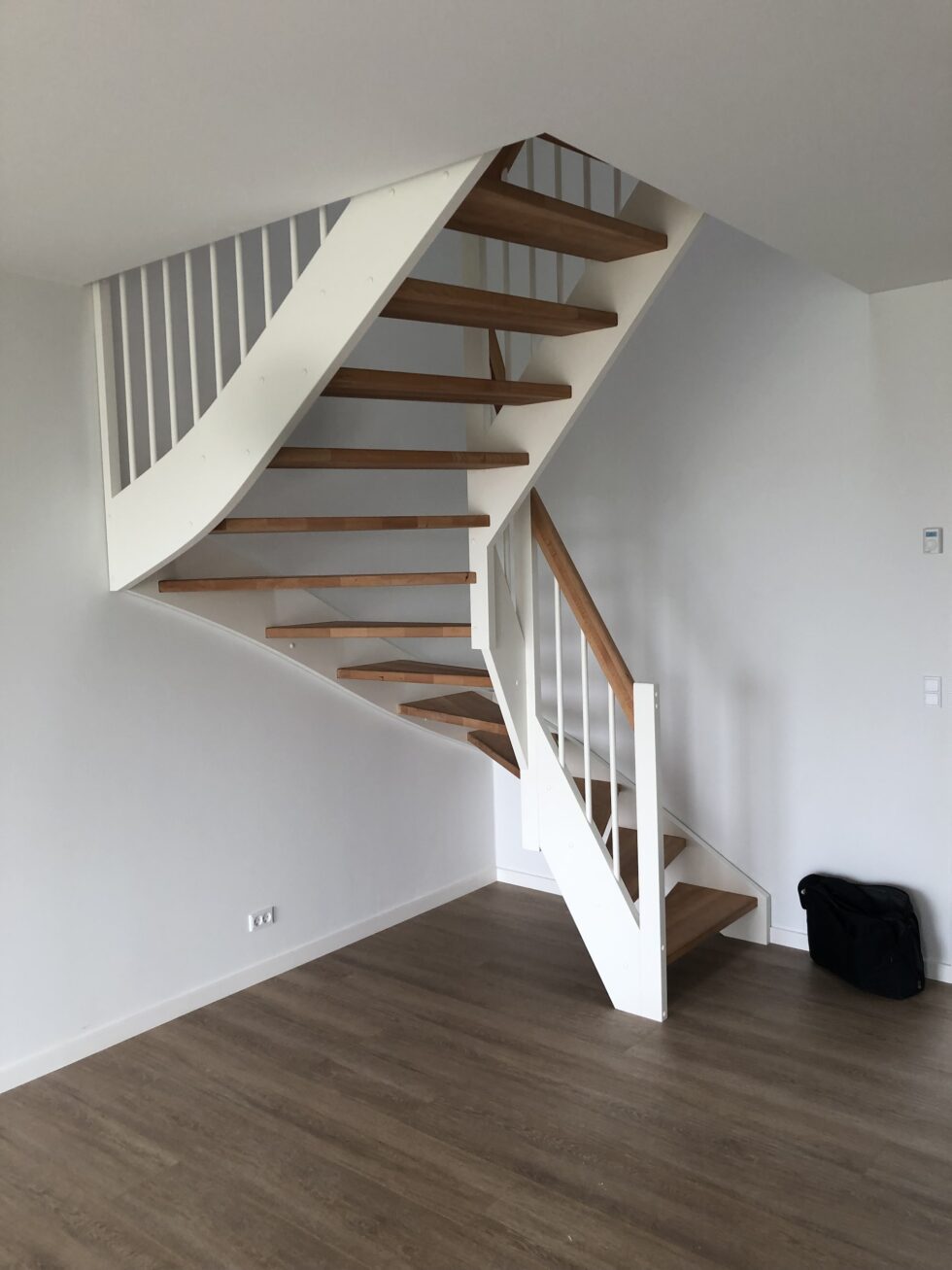 Halvsvingstrappe på mål | Unikke løsninger | Se mere her